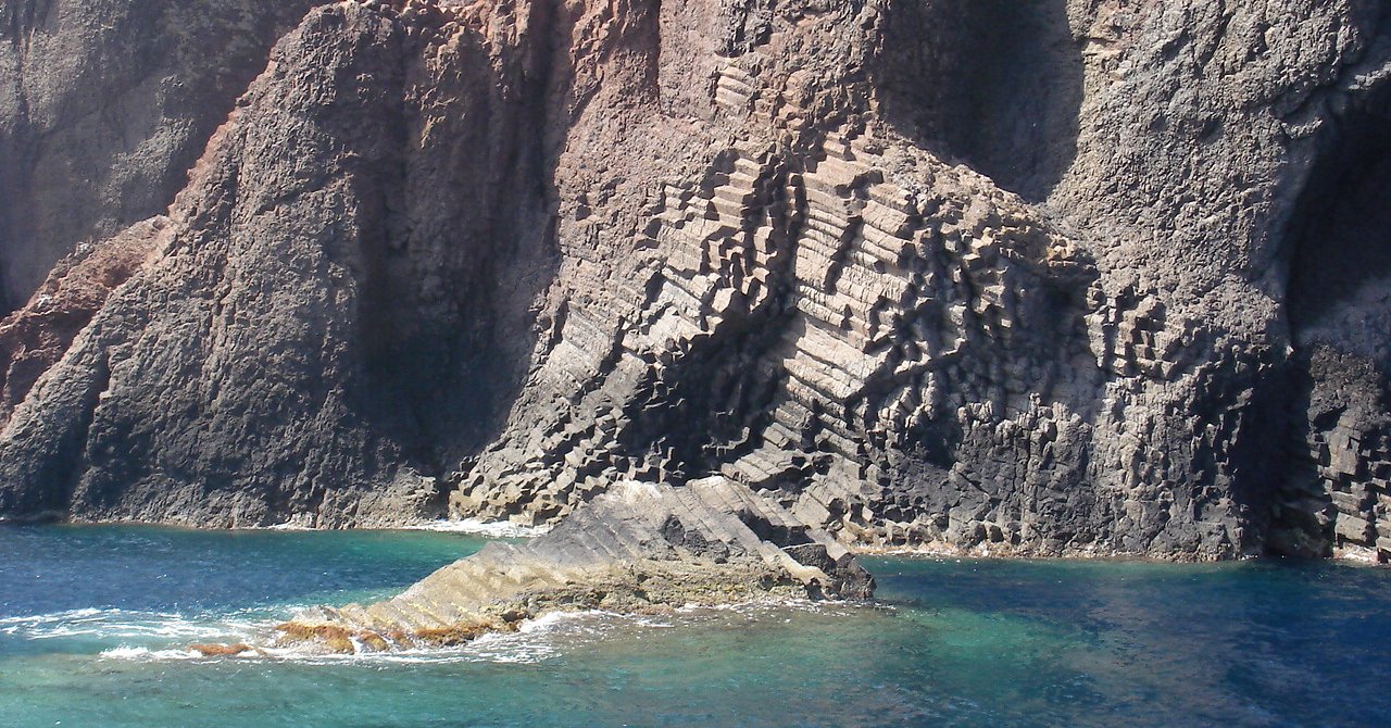 Orgues volcaniques de la réserve de Scandola - Géodiversité.NET