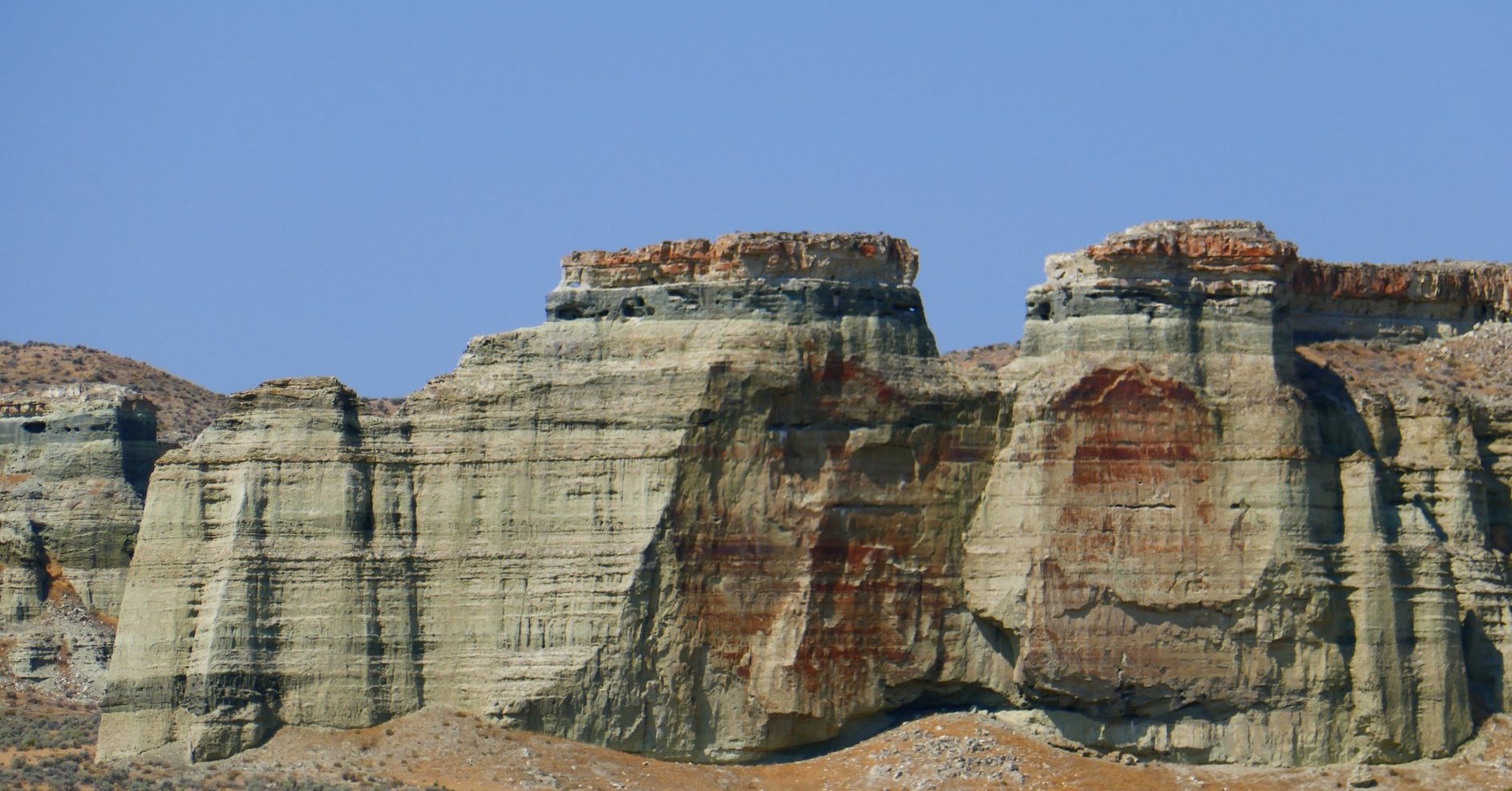 Dépôts lacustres et fluviatiles : Pillars of Rome, Oregon ...