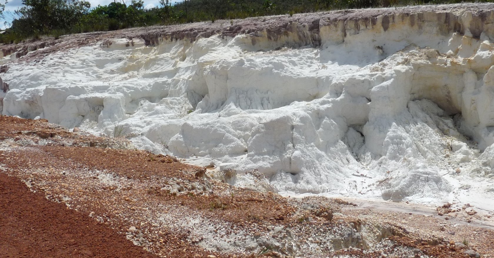 Gisement de Kaolin entre El Pauji et El Paraiso - Géodiversité.NET