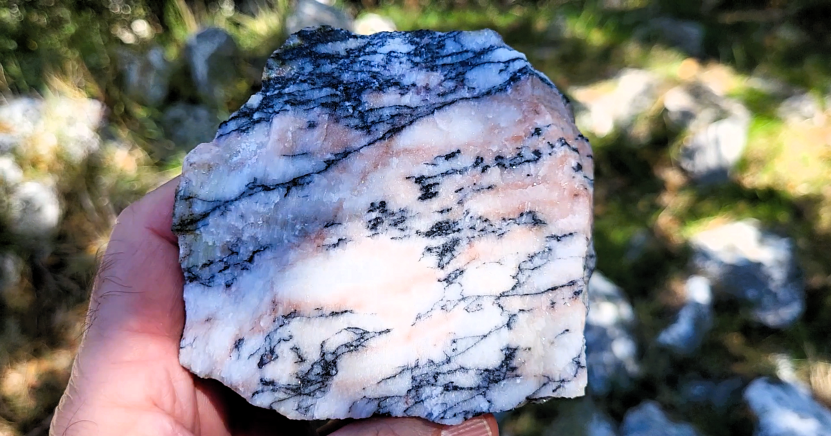 Marbre Cipolin & Jaspe Radiolaire - Géodiversité.NET