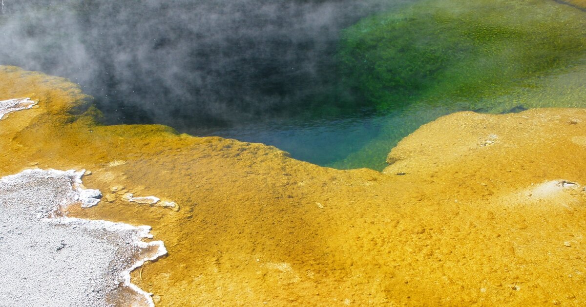 Source hydrothermal de Lower Geyser Basin. - Géodiversité.NET