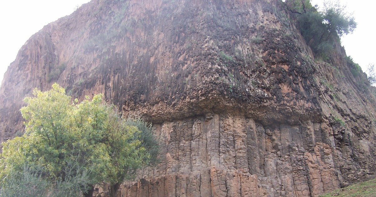 Orgues volcaniques près d'Oulmes - Géodiversité.NET